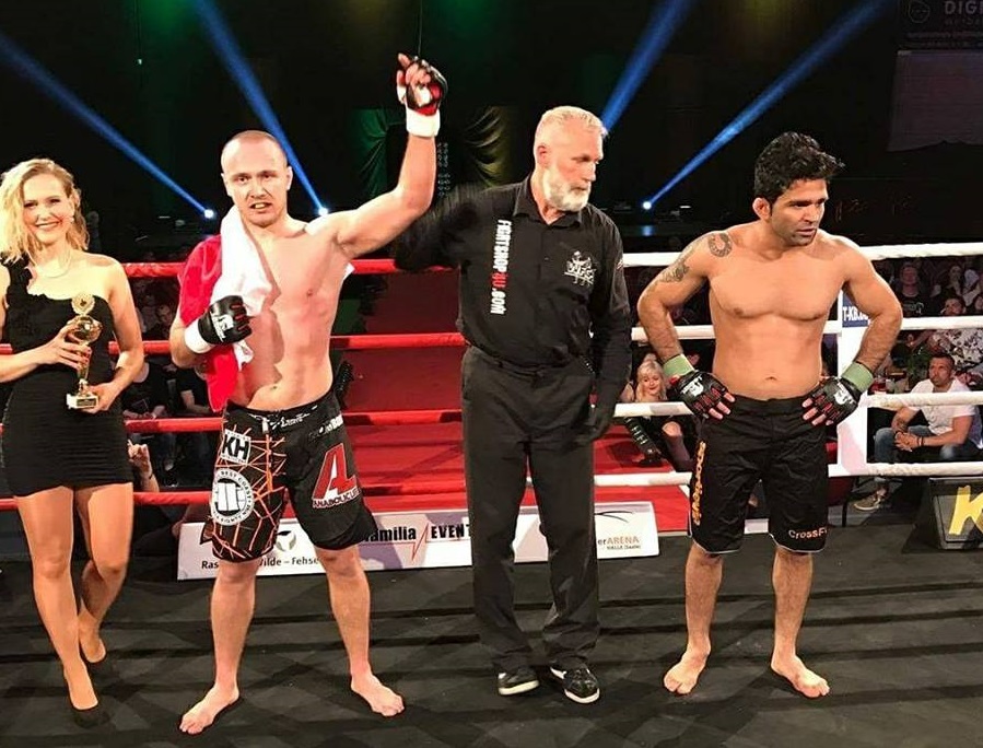 Marcin Bandel zwycięża w 40 sekundzie na gali La Familia Fight Night 8 ...