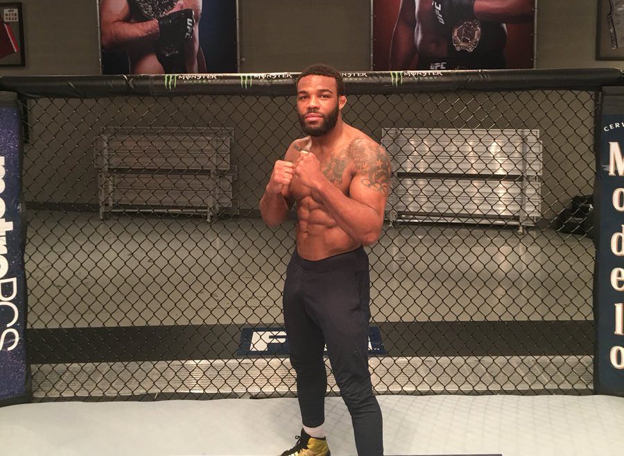 Zdjęcie dnia: Utytułowany zapaśnik Jordan Burroughs w klatce UFC | MMAROCKS