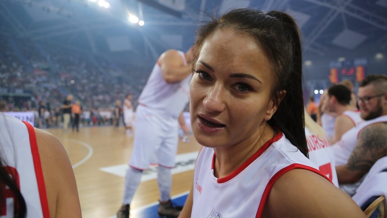 Karolina Kowalkiewicz Vlog #10 - Na meczu Gwiazdy vs Wojsko Polskie ...