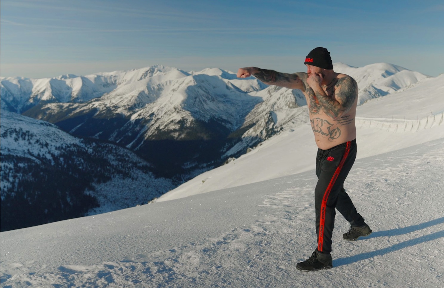 Góral z Zakopanego, który mógł już nigdy nie chodzić, a walczy na gołe ...