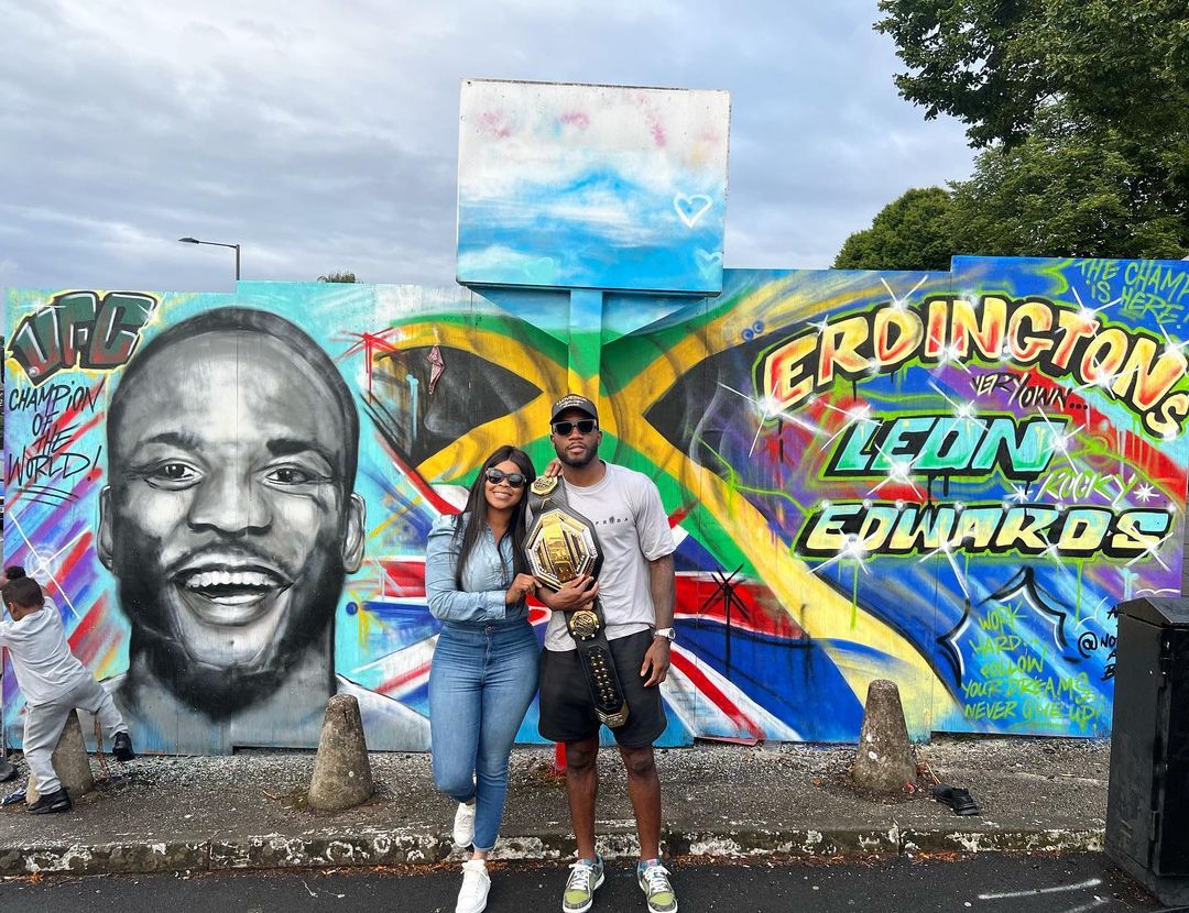 Zdjęcie dnia: "Mamo, zrobiliśmy to!" Mistrzowski mural Leona Edwardsa ...