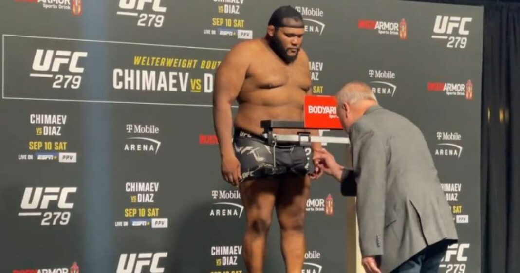 Chris Barnett drugim zawodnikiem w historii wagi ciężkiej UFC który nie ...