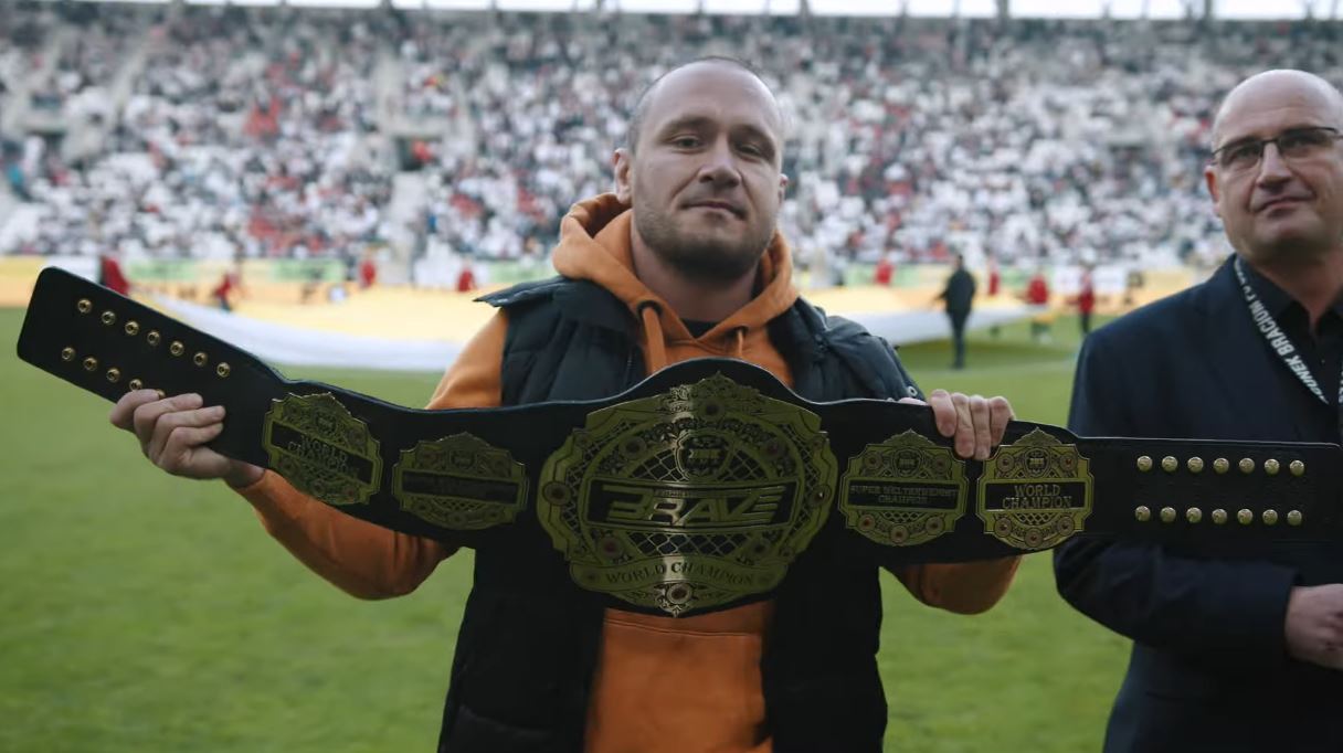 Mistrz BRAVE CF, Marcin Bandel powitany jak bohater na stadionie ŁKS ...