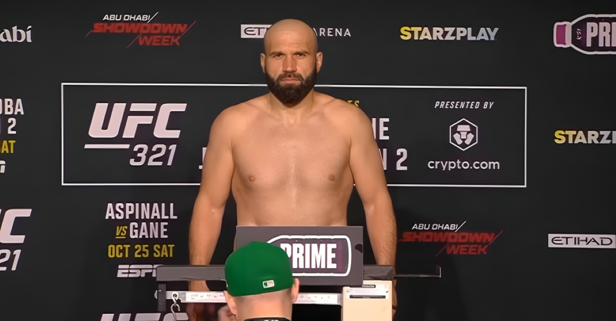 Spory awans Azamata Murzakanova w rankingu kategorii półciężkiej UFC ...
